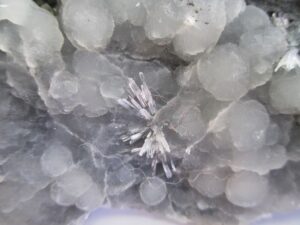Aragonito acicular o flor de hielo: el cristal más fascinante