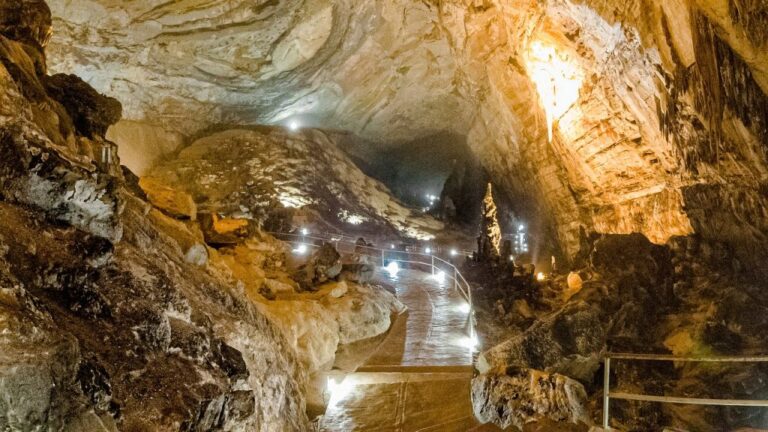 Descubre el fascinante mundo del karst en geología