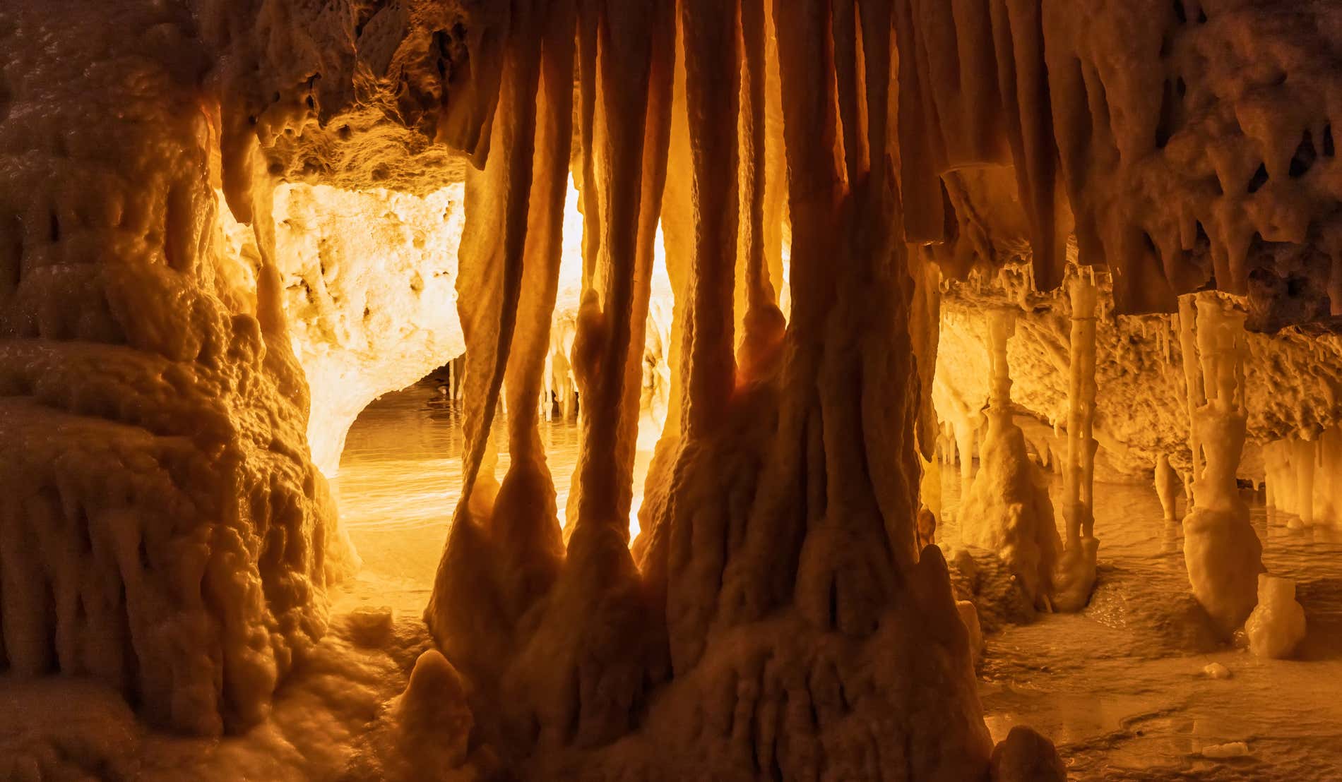 Descubre la estalagmita gigante: ¡La más grande del mundo!
